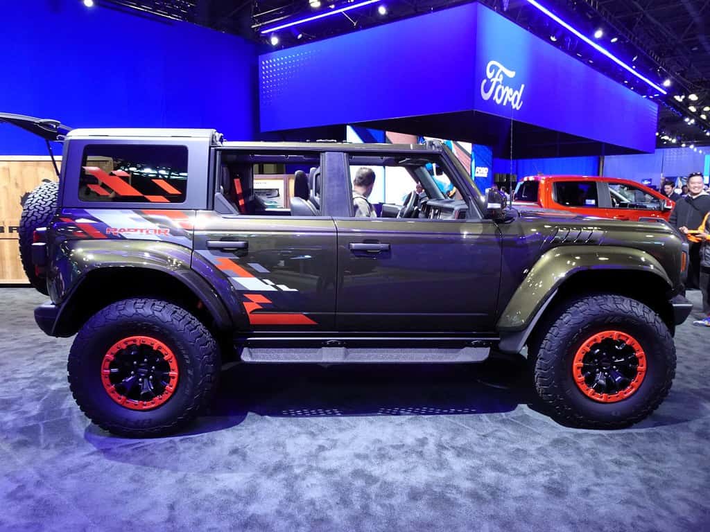 Ford Bronco Raptor vs. Chevrolet Colorado ZR2 Bison