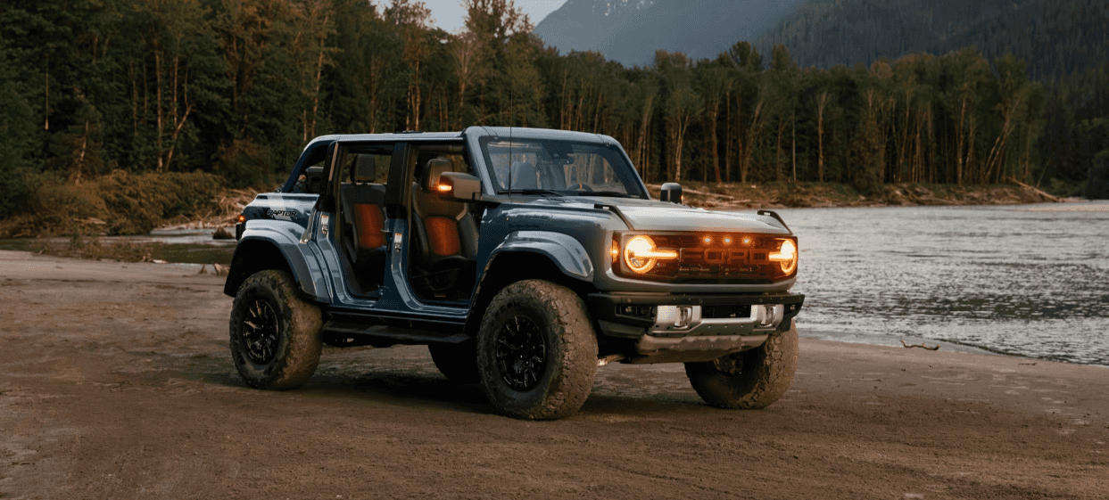 2025 Ford Bronco vs Jeep Wrangler: Clash of the Off-Road Icons